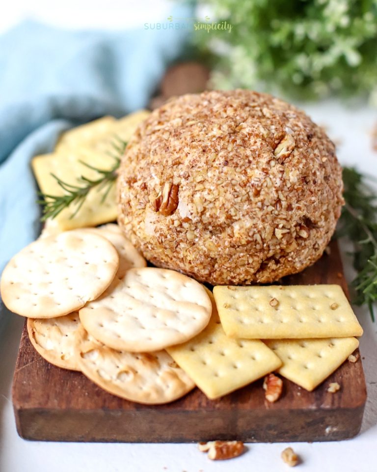 Blue Cheese and Pecan Cheese Ball - Suburban Simplicity
