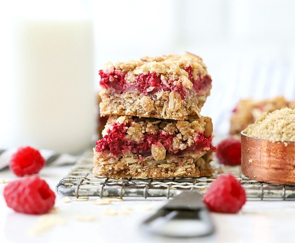 Easy Raspberry Oatmeal Bars (with video) - Suburban Simplicity