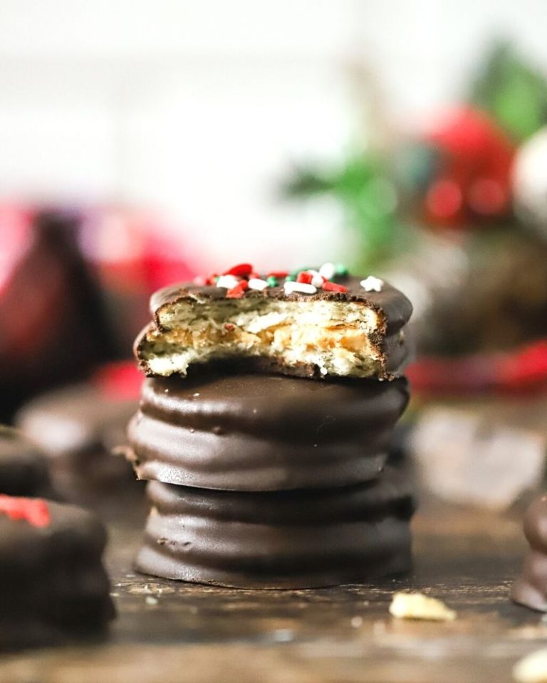 Chocolate Covered Ritz Crackers (Easy Recipe!) - Suburban Simplicity
