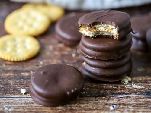 Chocolate Covered Ritz Crackers (Easy Recipe!) - Suburban Simplicity
