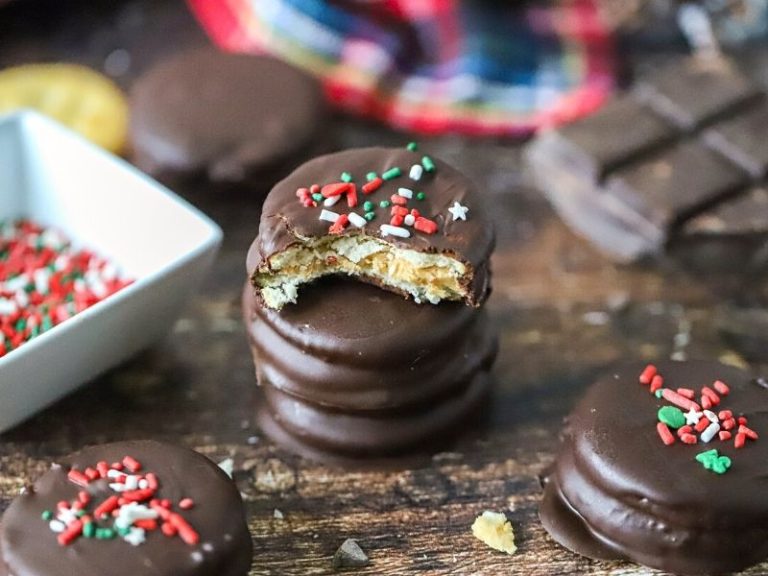 Chocolate Covered Ritz Crackers (Easy Recipe!) - Suburban Simplicity