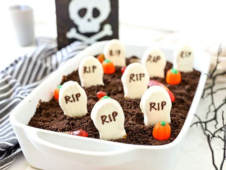 Easy Halloween Dirt Cake (with gummy worms) - Suburban Simplicity