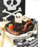 Easy Halloween Dirt Cake (with gummy worms) - Suburban Simplicity