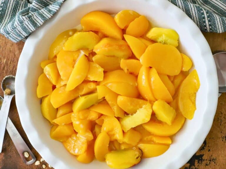 Peach Crisp Recipe with Frozen or Canned Peaches - Suburban Simplicity