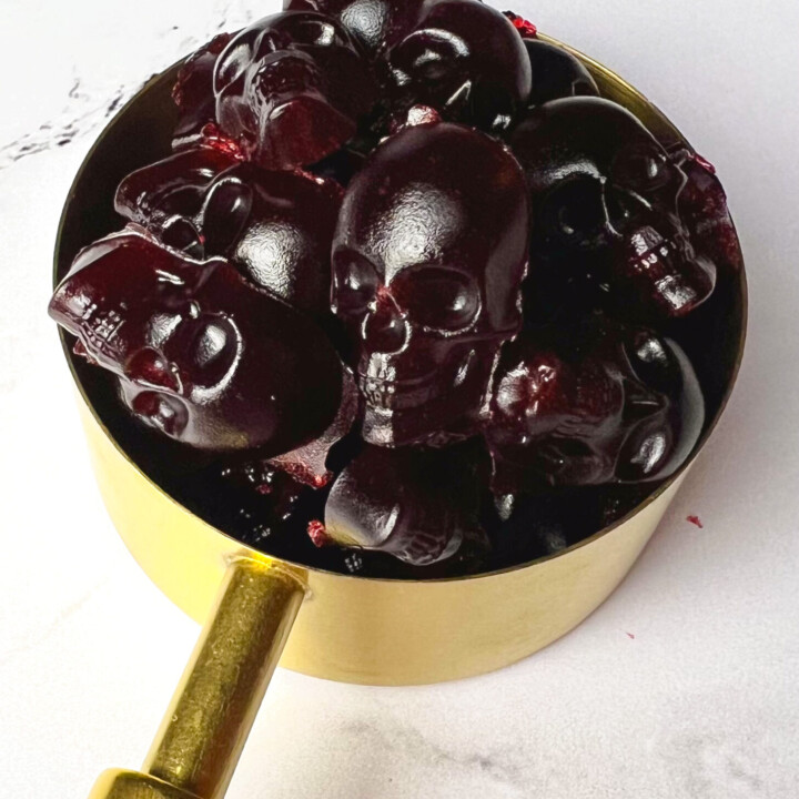 3-Ingredient Spooky Gummy Skulls - Suburban Simplicity