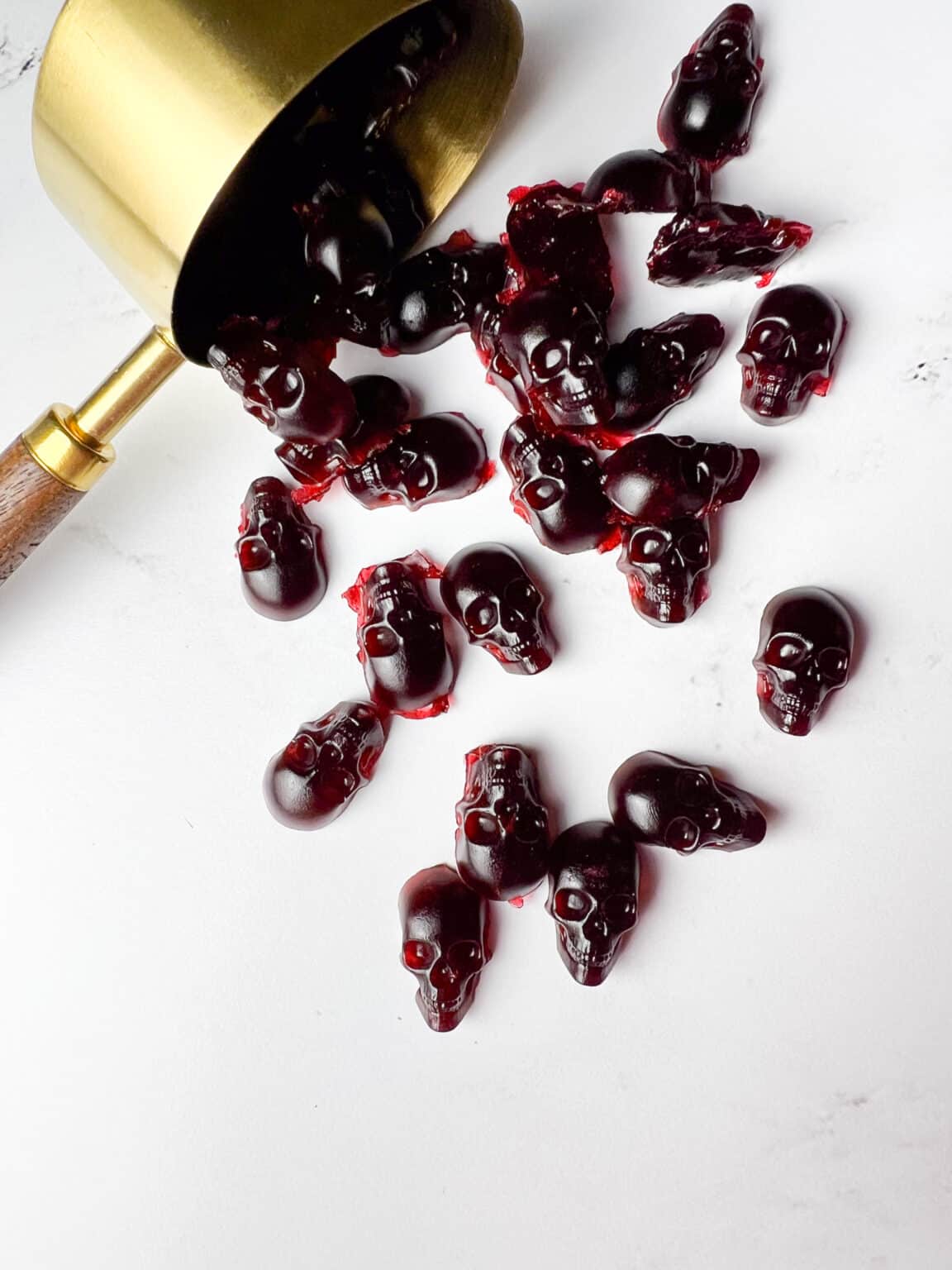 3-Ingredient Spooky Gummy Skulls - Suburban Simplicity