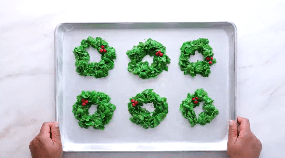 No Bake Cornflake Wreath Christmas Cookies (Video) - Suburban Simplicity