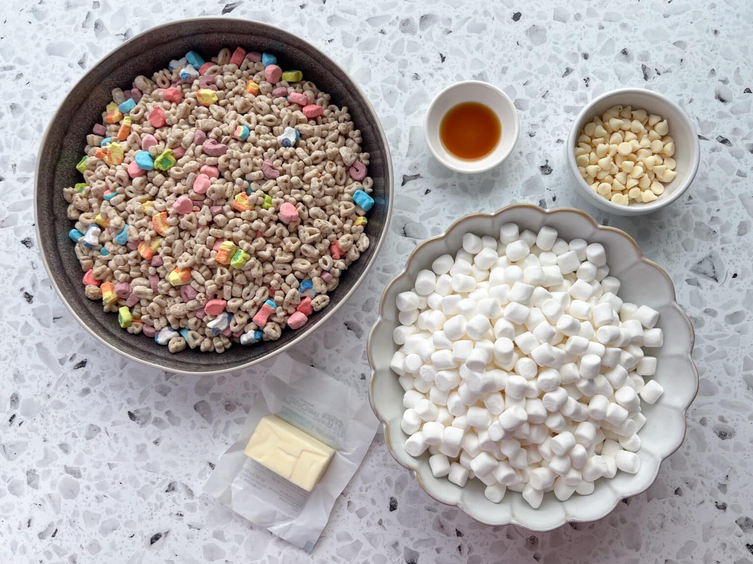 Magically Delicious Lucky Charms Cereal Bar Recipe - Suburban Simplicity