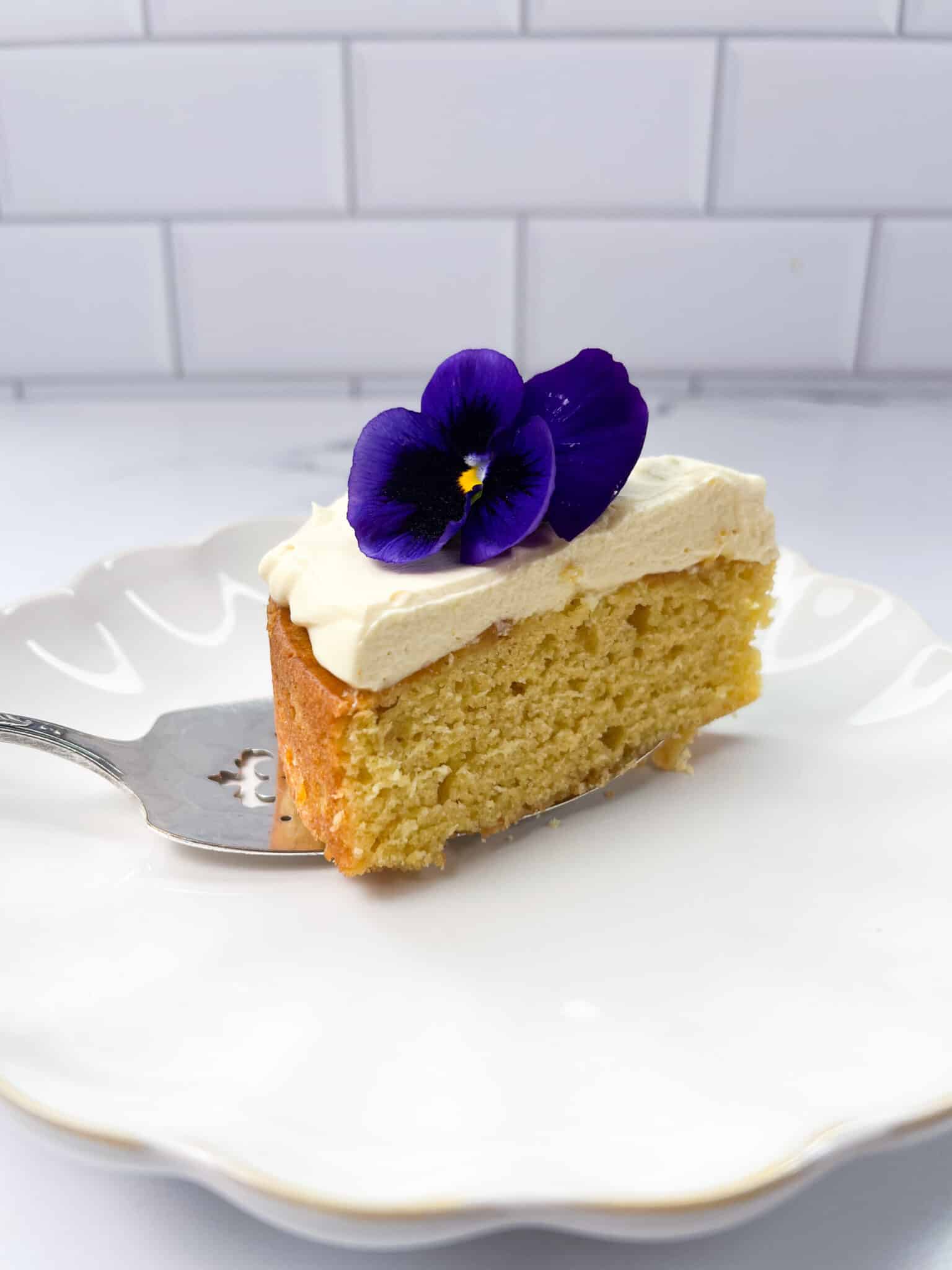 The Best Mango Cake with Mango Mascarpone Whipped Cream Frosting ...